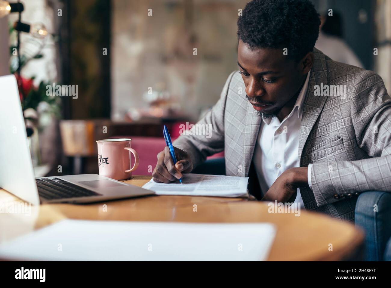 Fill documents hi-res stock photography and images - Alamy