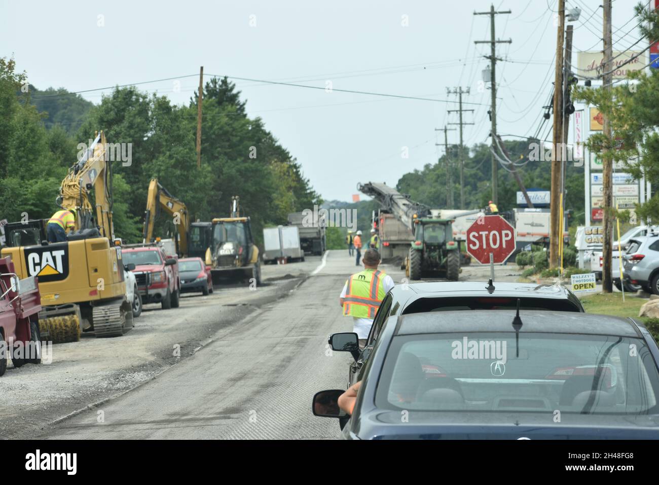 Stopped traffic during road construction Stock Photo - Alamy