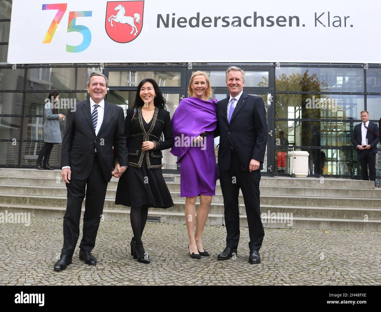 Hanover, Germany. 01st Nov, 2021. Gerhard Schröder (l-r), former ...