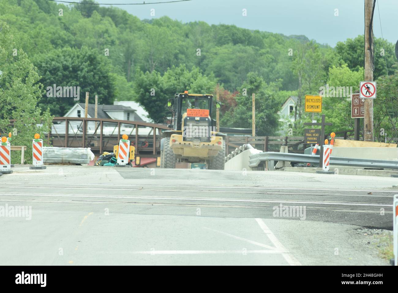 Bridge construction with equipment Stock Photo - Alamy
