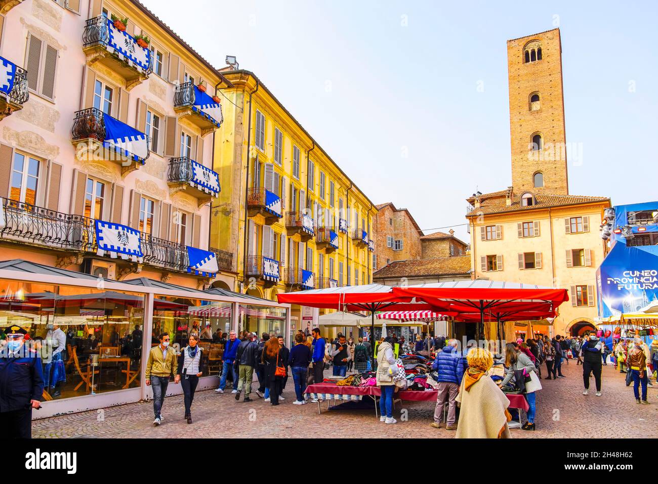 Medieval casa Torre (tower) Sineo and market square (Piazza ...