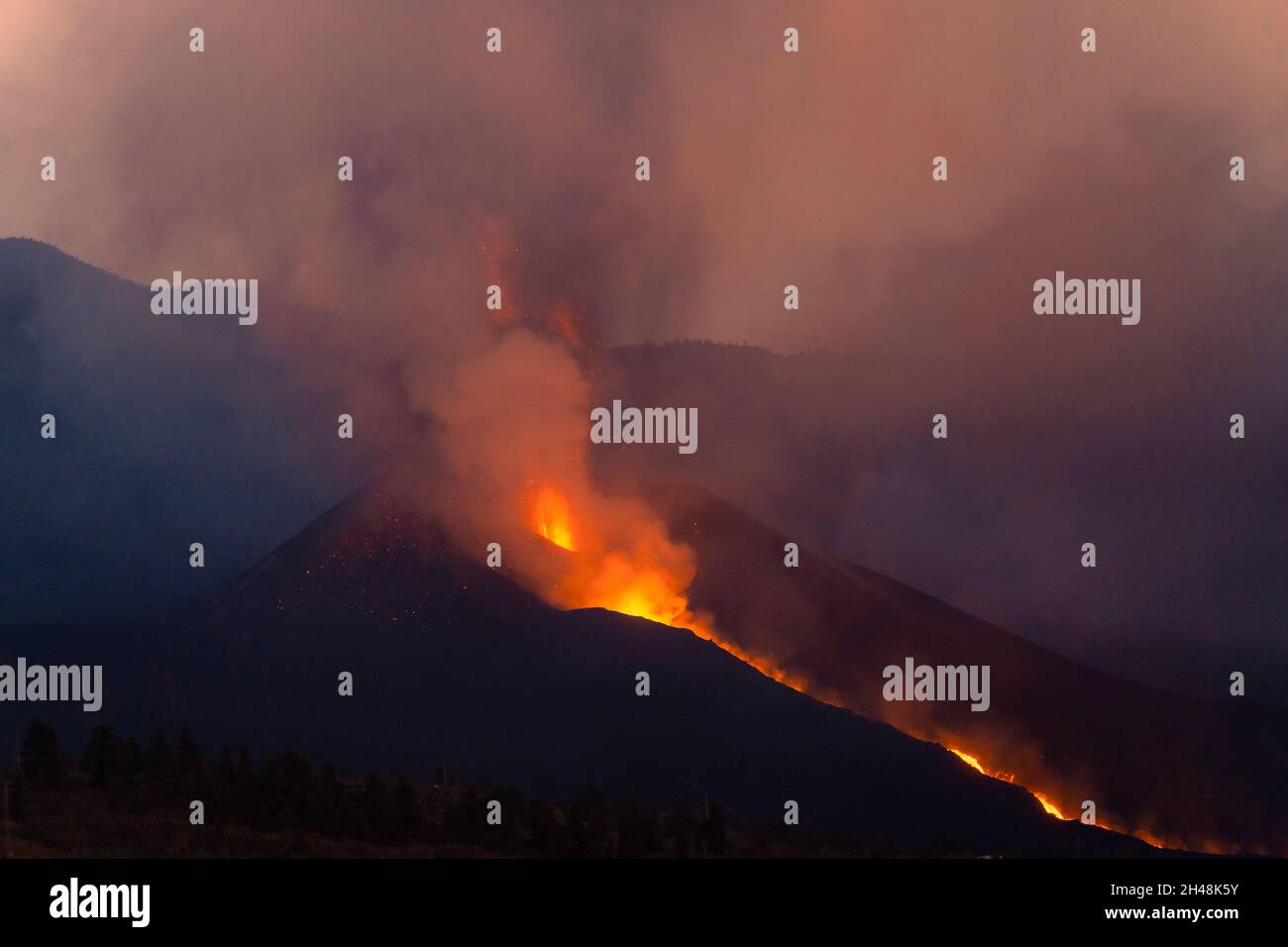 volcanic eruption in Cumbre vieja on September 19, 2021. El Paso. La ...