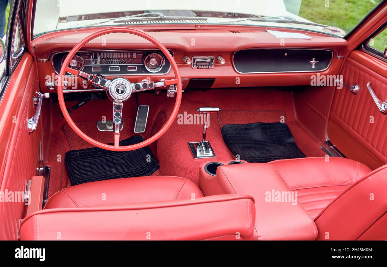 American left hand drive car hi-res stock photography and images - Alamy