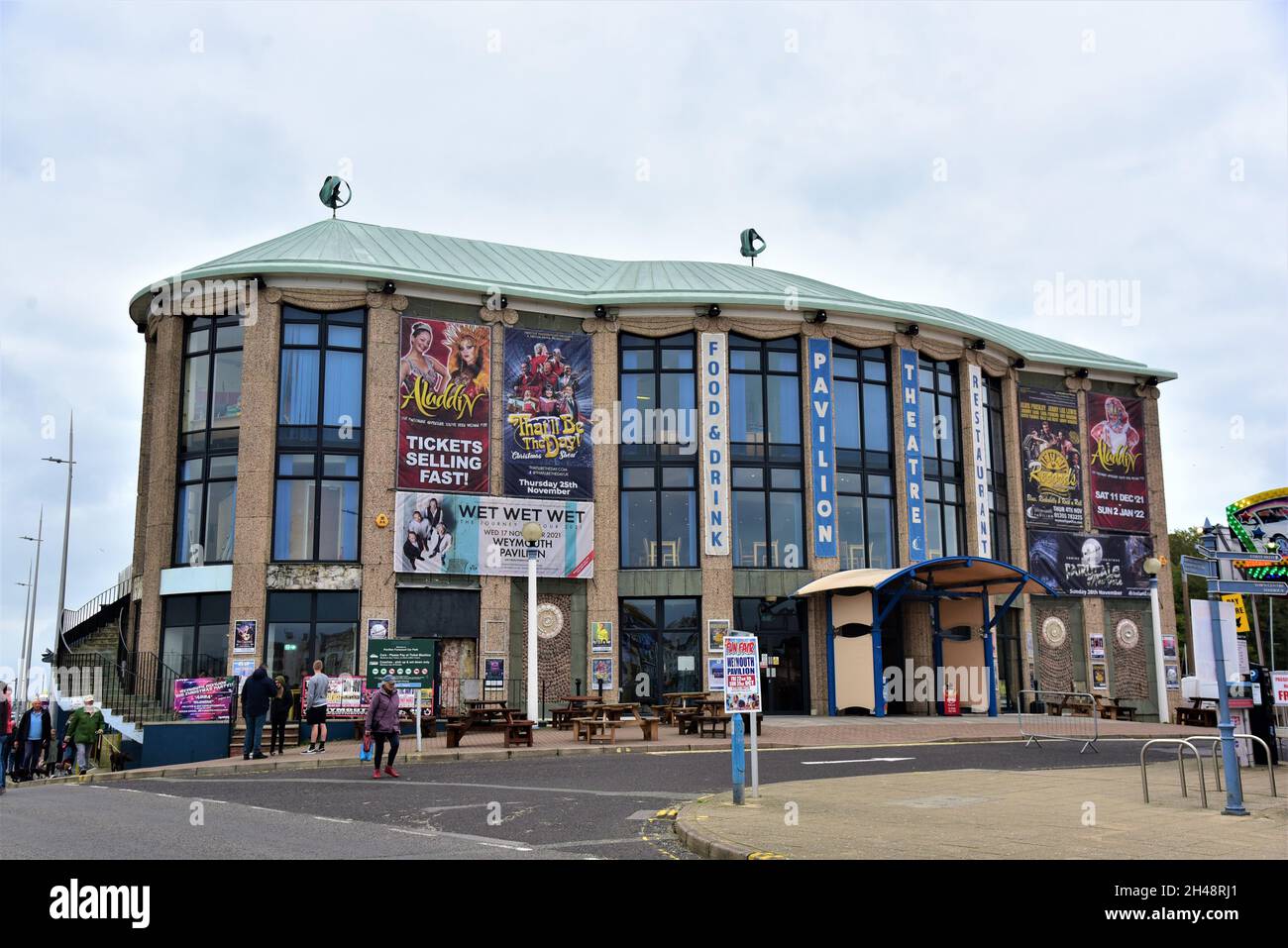 Funfair weymouth pavilion hi-res stock photography and images - Alamy