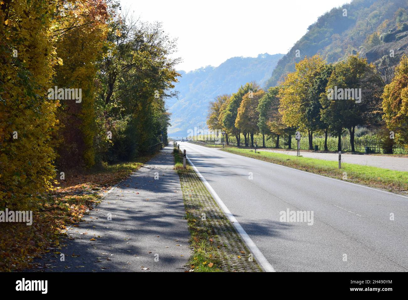 Autumn valley mountain road hi-res stock photography and images - Alamy