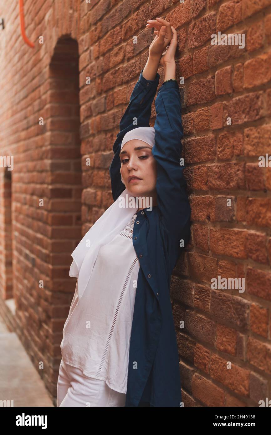 Modern muslim girl fashion with hijab.Beautiful Muslim female model ...