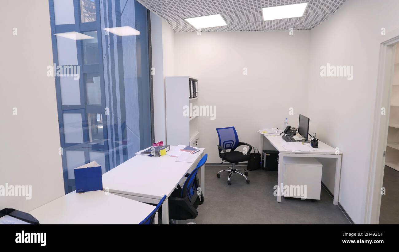 Empty office workstations hi-res stock photography and images - Alamy