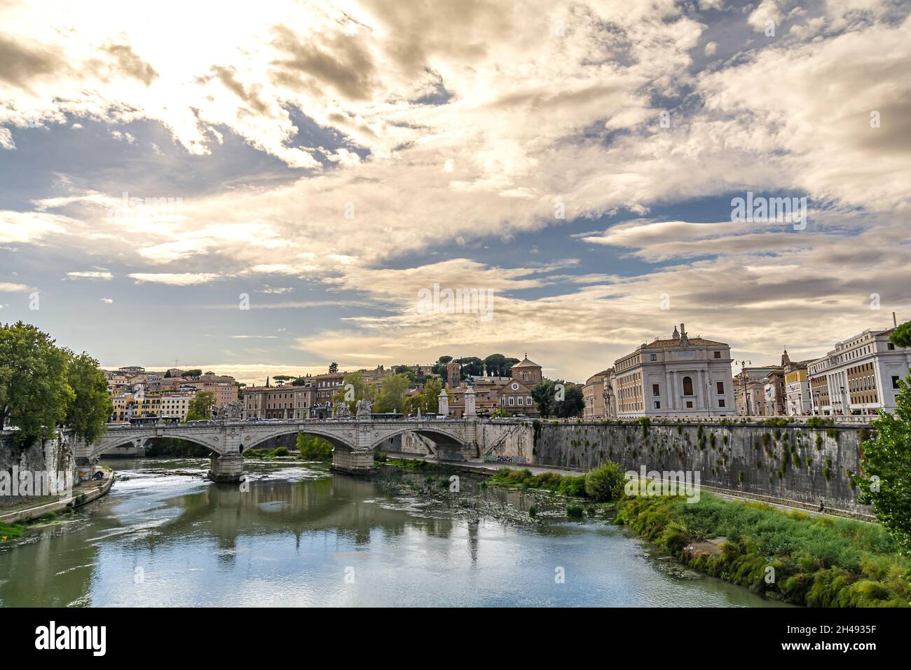 Rome - the Tiber river whose course crosses the whole city Stock Photo ...