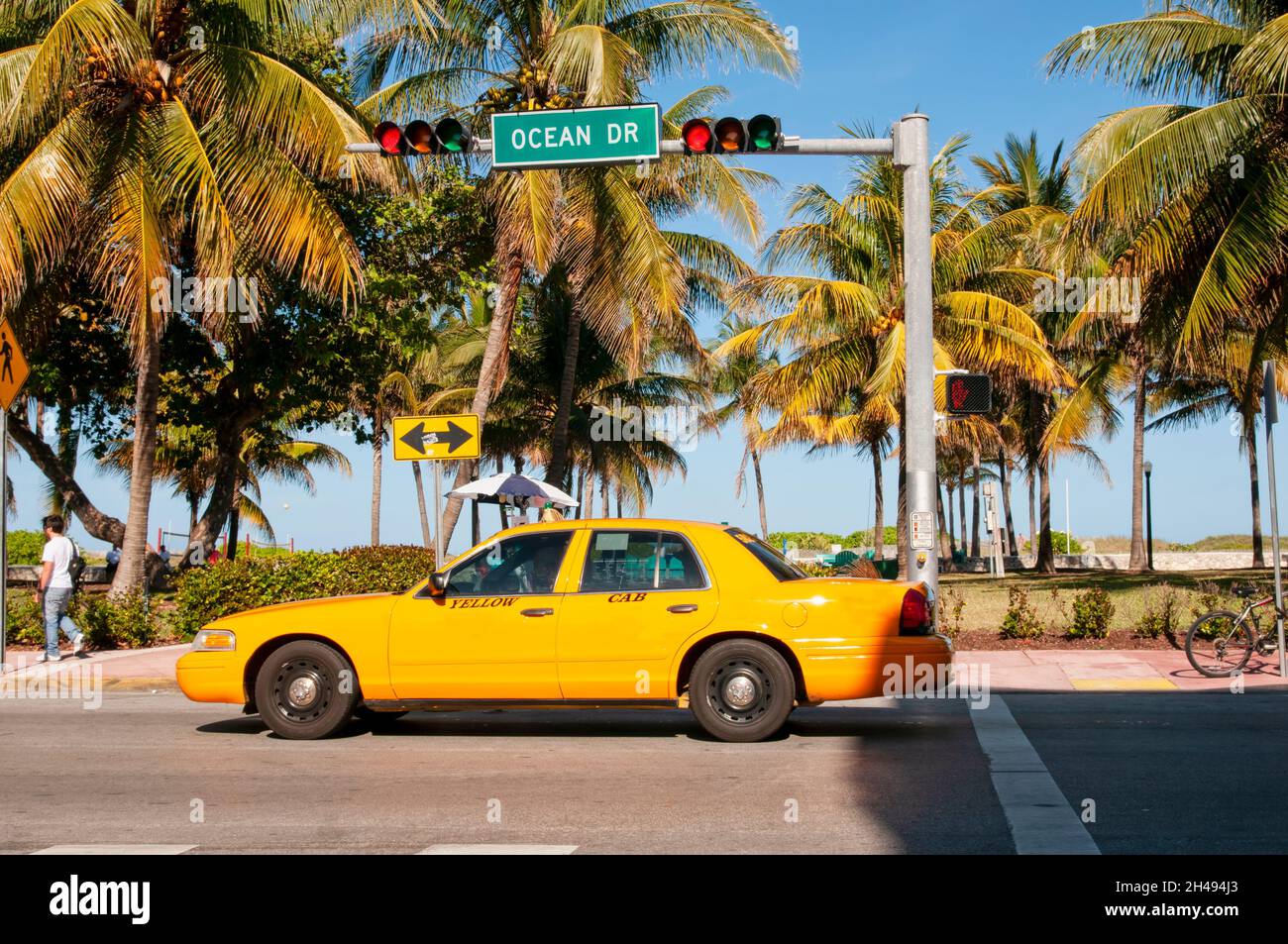 Yellow ocean drive hi-res stock photography and images - Alamy