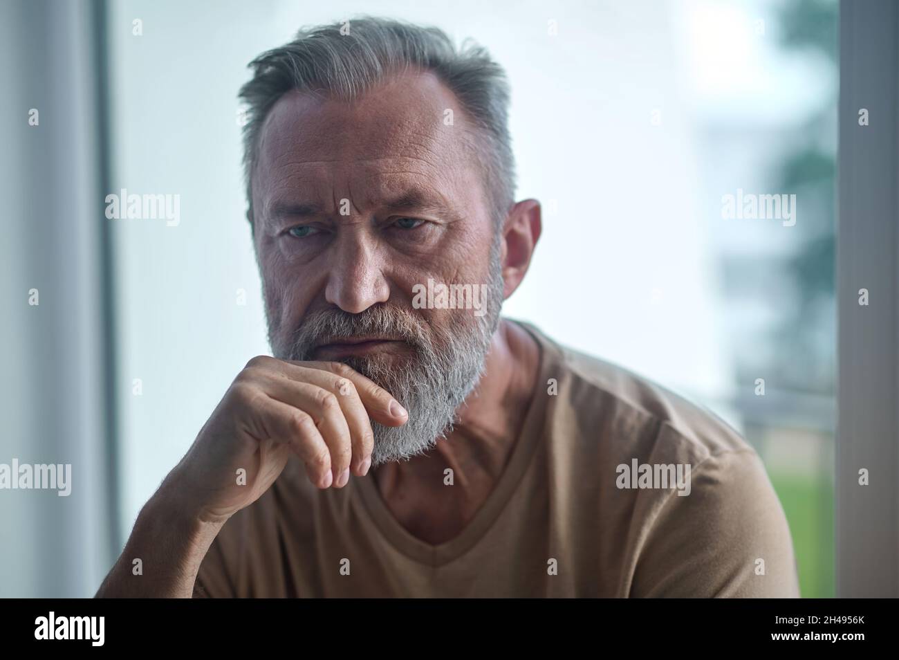 Man sitting in a room hi-res stock photography and images - Alamy