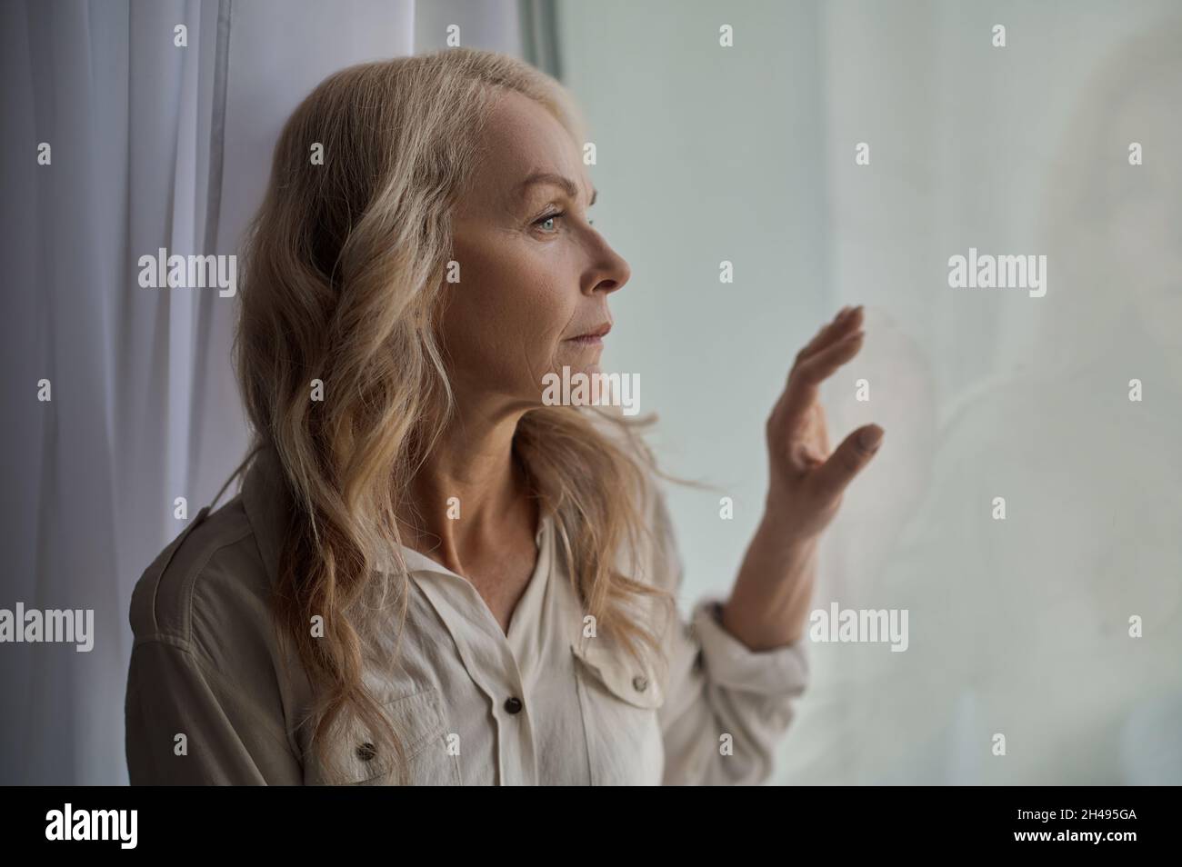 Alone in a room hi-res stock photography and images - Alamy