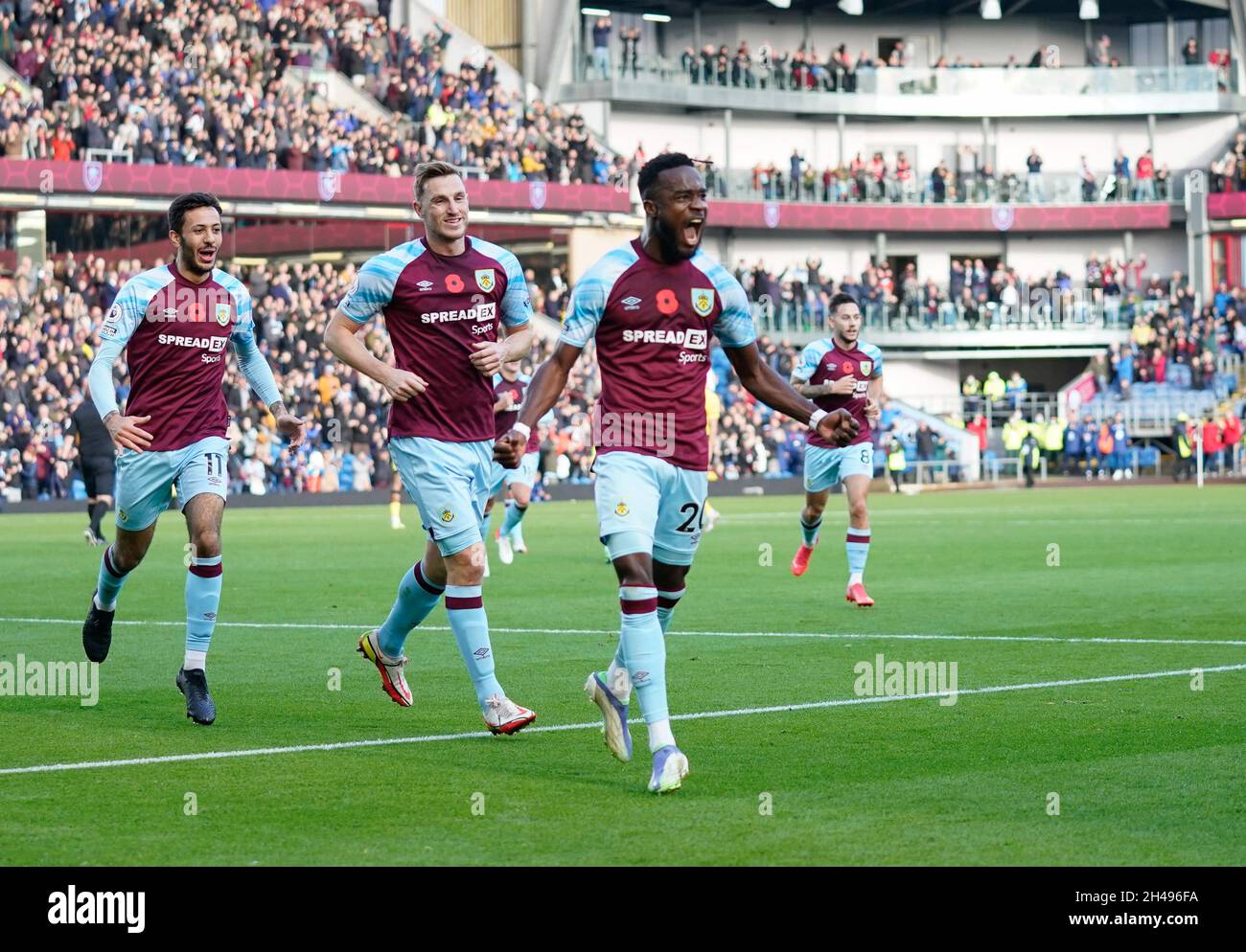 Brentford and burnley hi-res stock photography and images - Alamy