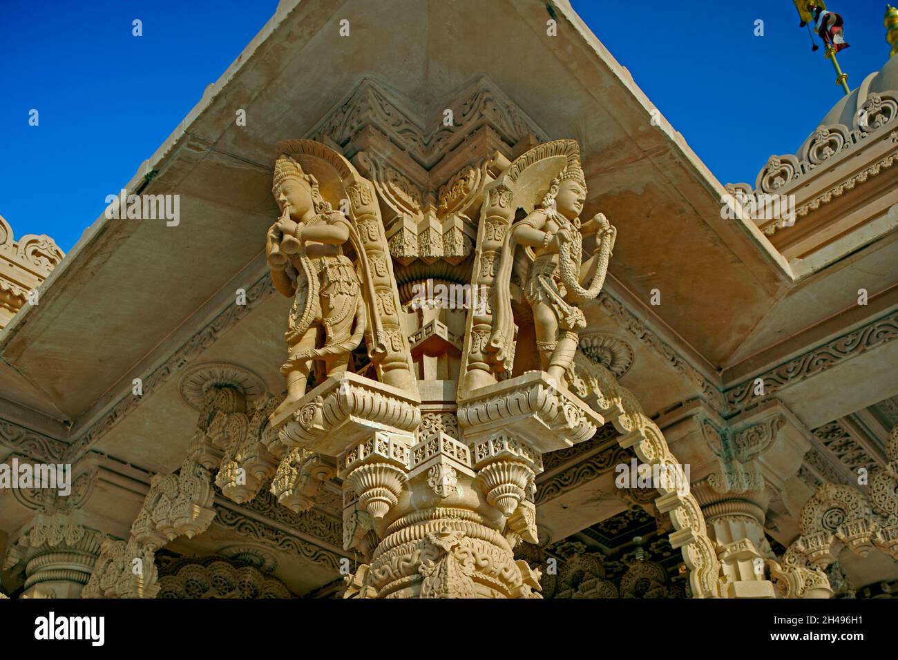 01 03 2009 Sculptures Playing Musical Instrument On Bracket Of A ...