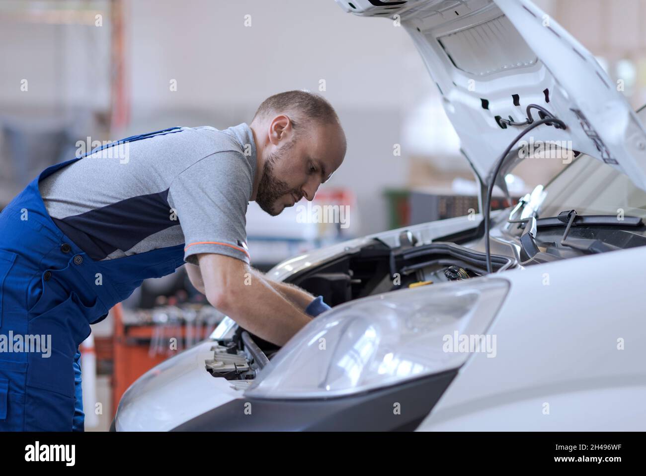 Mechanic servicing car checking hi-res stock photography and images - Alamy