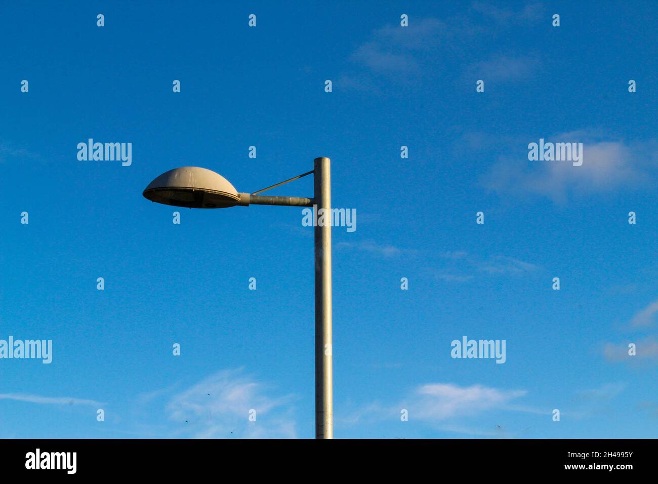 Lamp Post (Blue Sky Background Stock Photo - Alamy