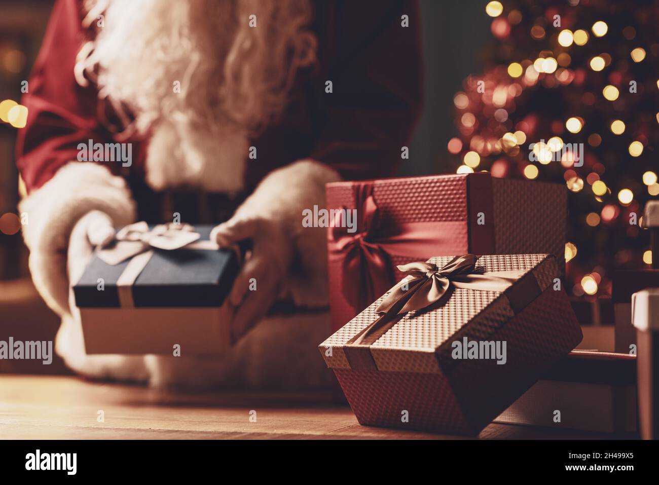 Santa Claus delivering Christmas gifts at home, holidays and ...
