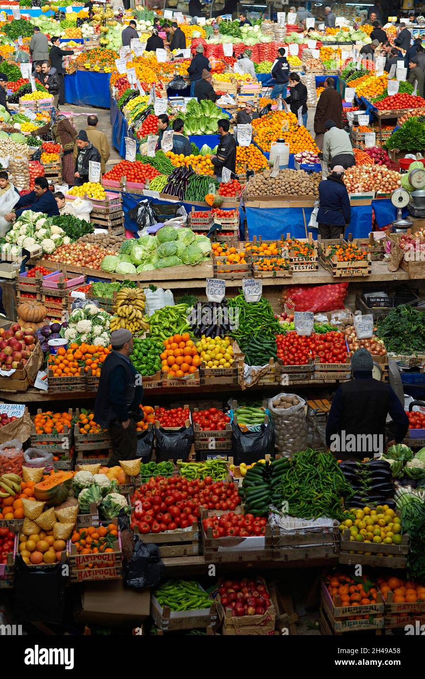 Turquie. Anatolie Centrale. Ville de Konya. March√© fruits et legumes ...