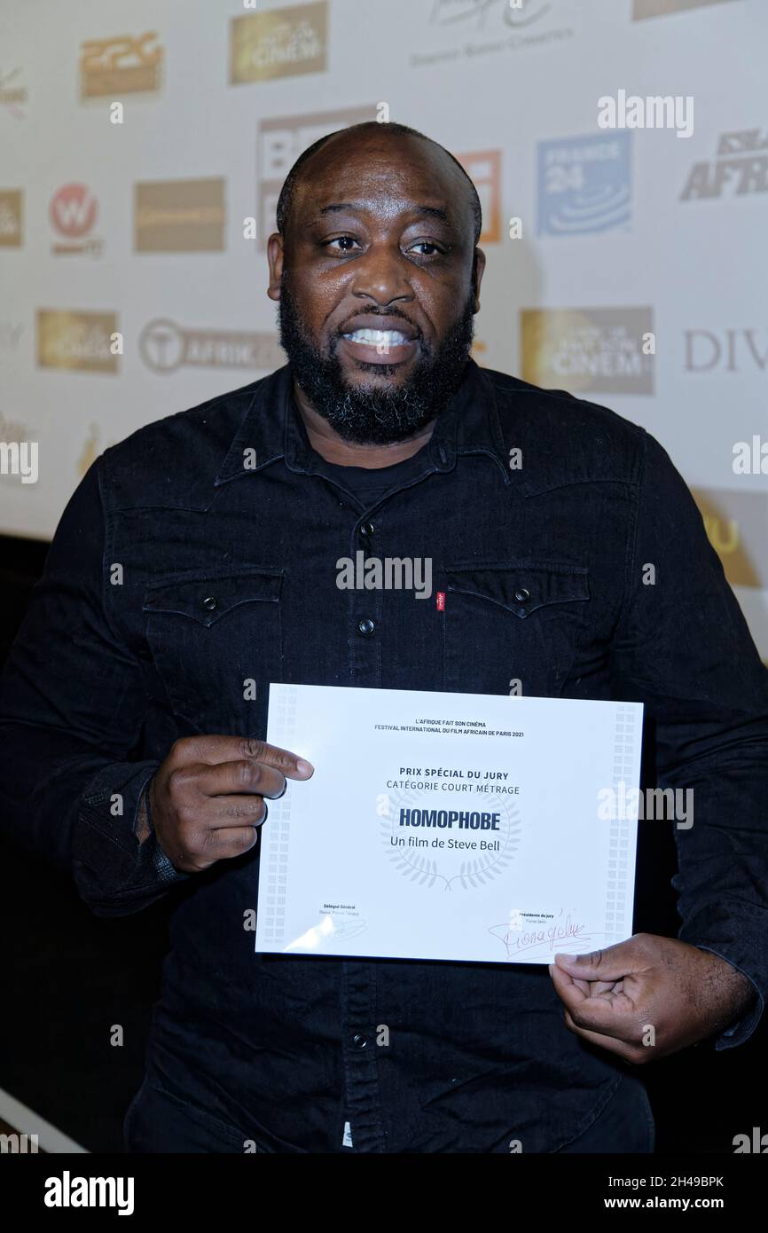 Paris, France. 30th Oct, 2021. Steve Bell receives the special jury ...