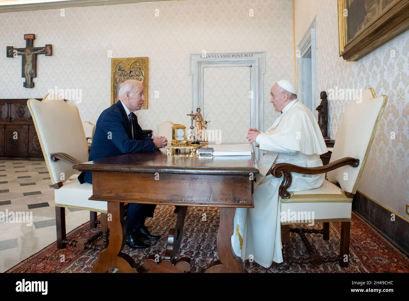 Joe biden pope francis hi-res stock photography and images - Alamy
