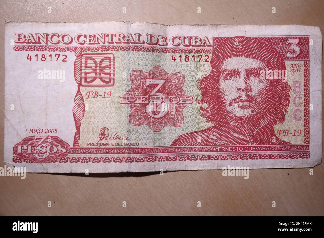 Ernesto Che Guevara 3 pesos Cuban banknote cutt off macro Stock Photo ...