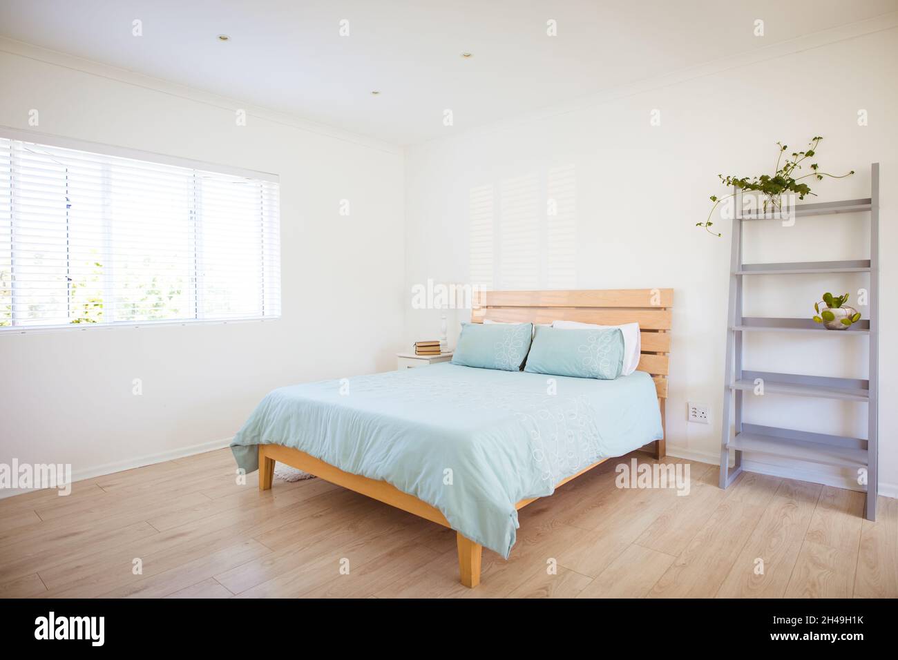 Empty bedroom hi-res stock photography and images - Alamy