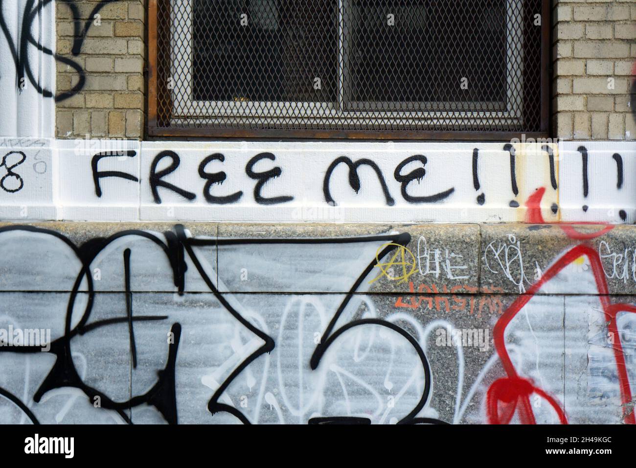FREE ME Graffiti on a wall on Havemeyer Street in Williamsburg ...