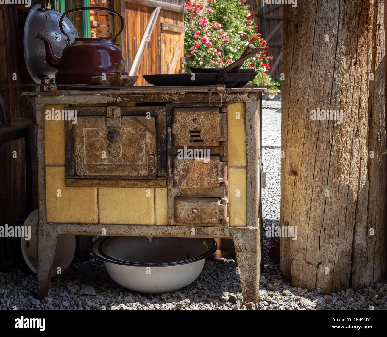 Outdoor kitchen utensils hi-res stock photography and images - Alamy