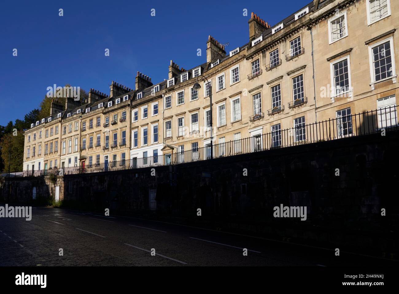 Sunlit terrace of Georgian buildings in Walcot Parade in the historic ...