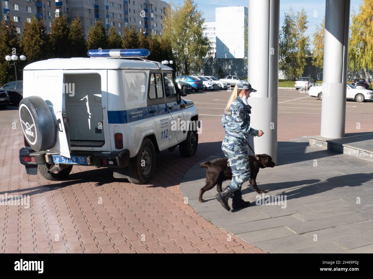 Female police officer dog hi-res stock photography and images - Alamy