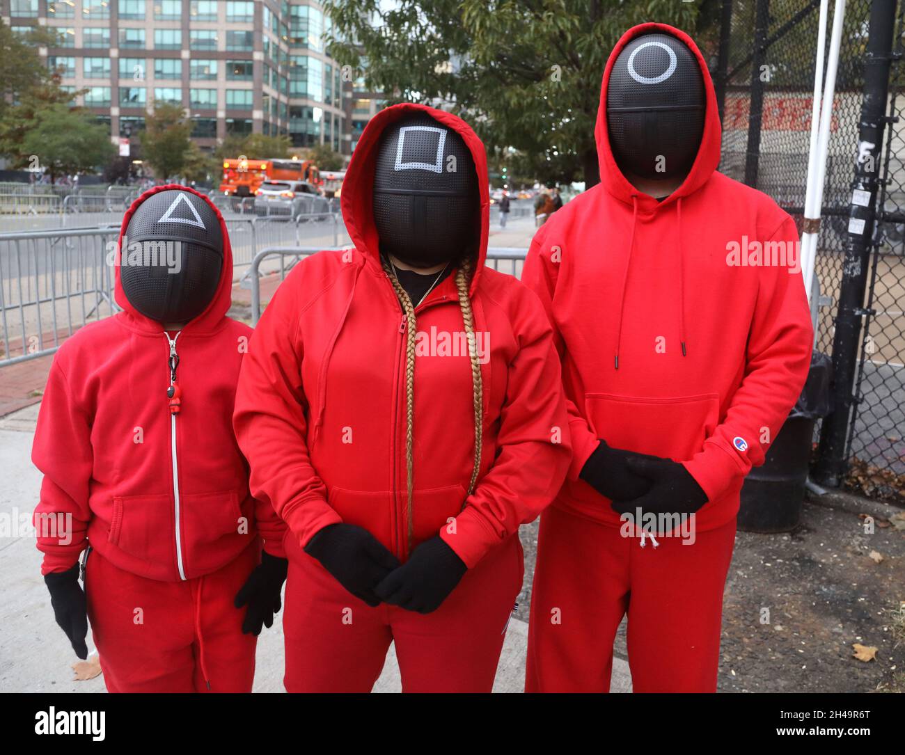 New York, New York, USA. 31st Oct, 2021. Parade goers dressed as Squid ...