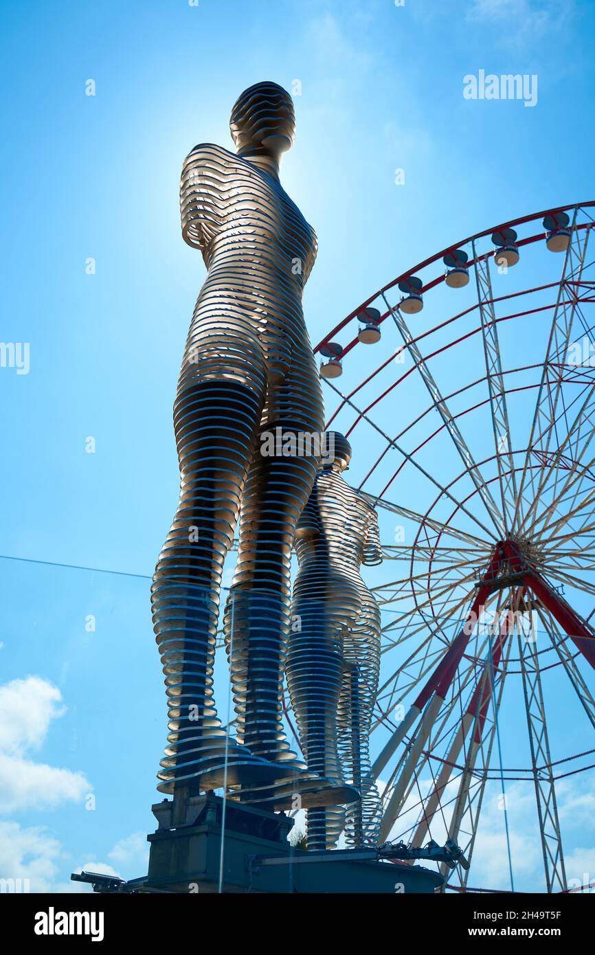 Art object moving figures of a couple on the background of the Ferris ...