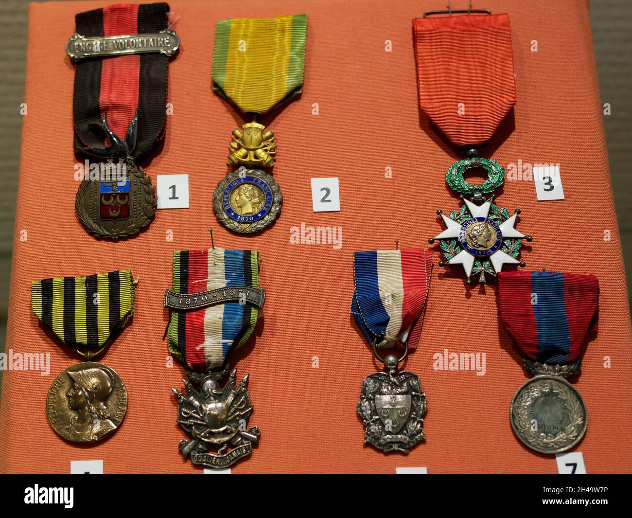 Rapport Militaire High Resolution Stock Photography and Images - Alamy