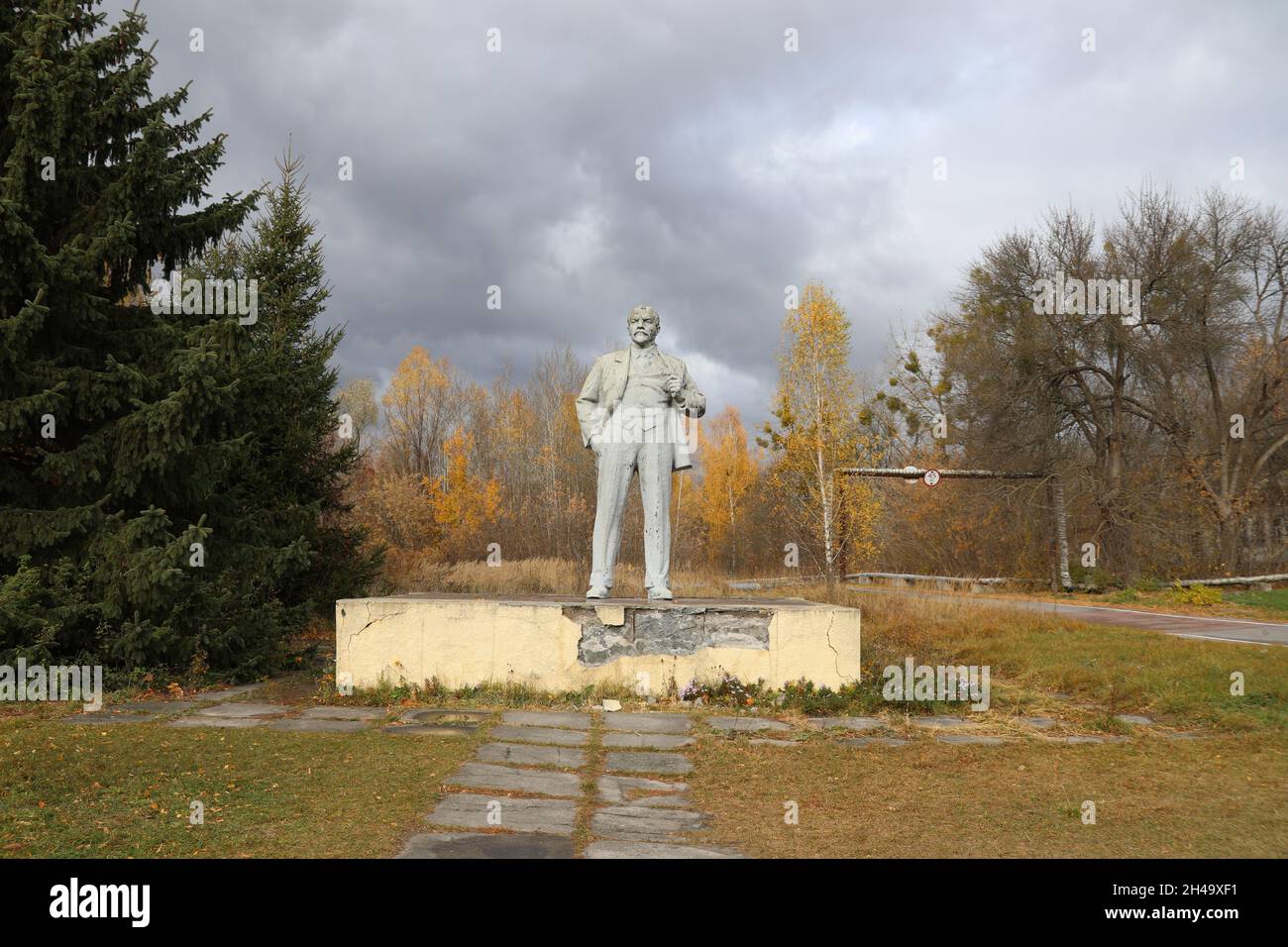 Statue of Lenin at the Chernobyl Exclusion Zone in Ukraine Stock Photo ...