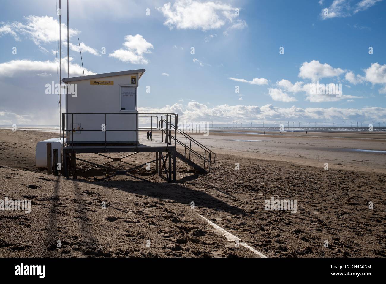 Lifeguards building hi-res stock photography and images - Alamy
