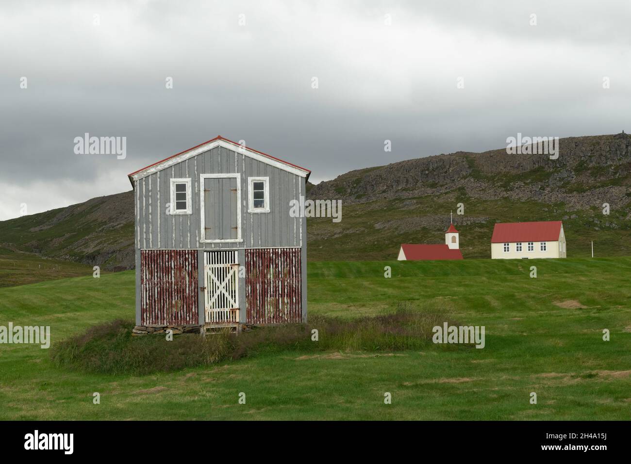 Farmhouse house mountain iceland hi-res stock photography and images ...