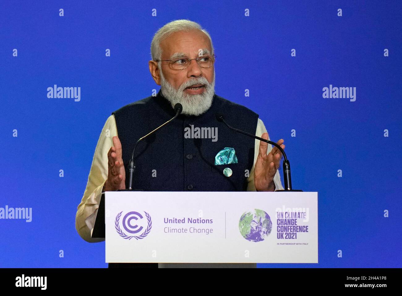 Narendra modi speaking hi-res stock photography and images - Alamy