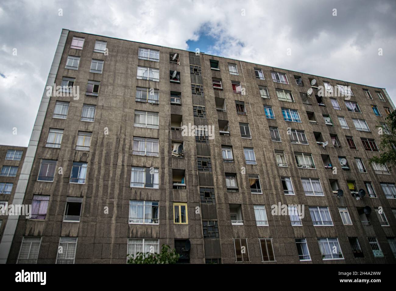 Derelict housing blocks hi-res stock photography and images - Alamy