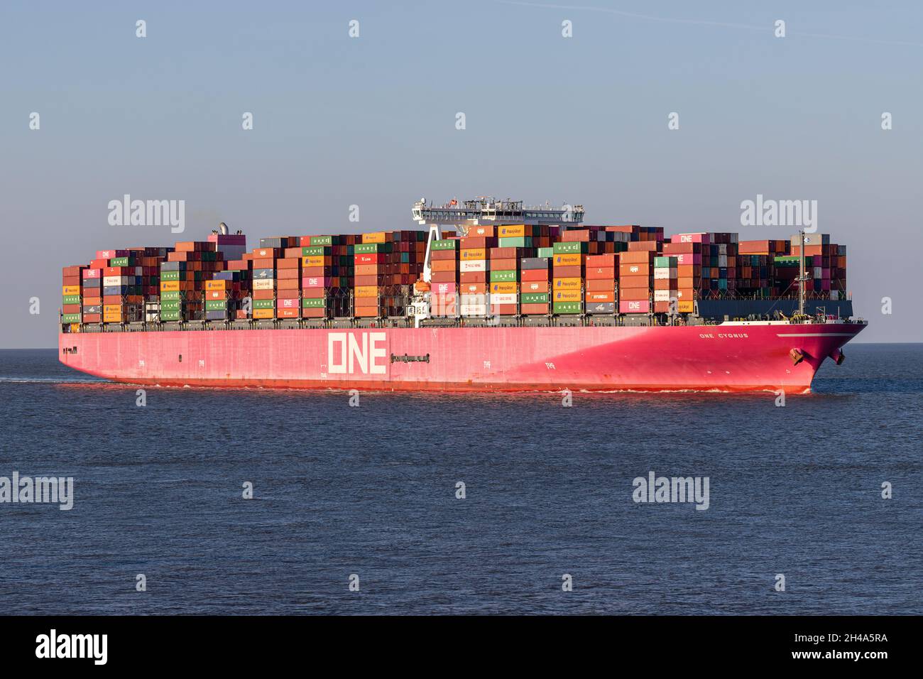 Ocean shipping network hi-res stock photography and images - Alamy