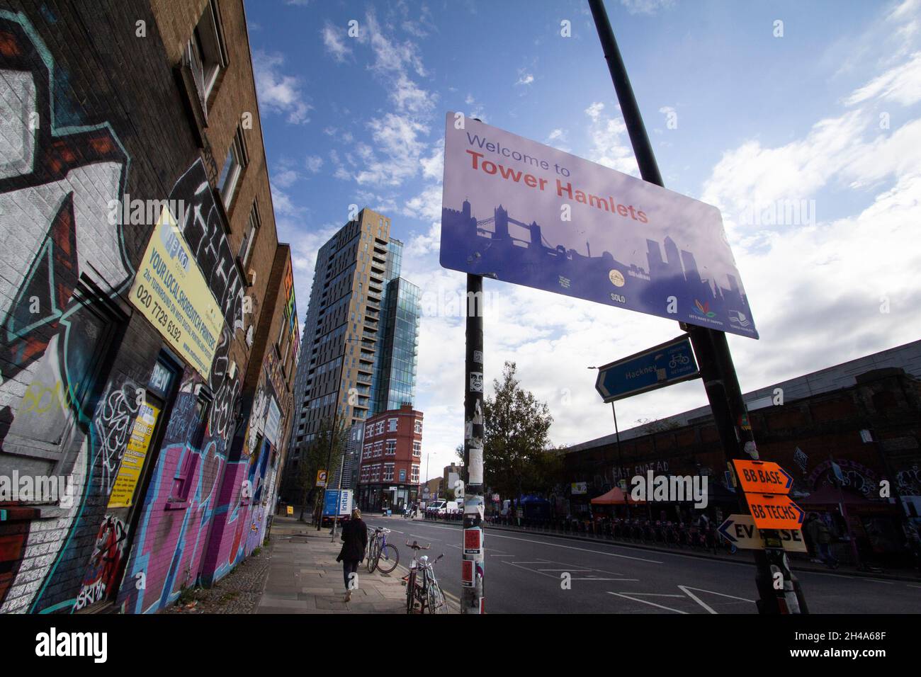 Welcome to Tower Hamlets sign in London Stock Photo - Alamy