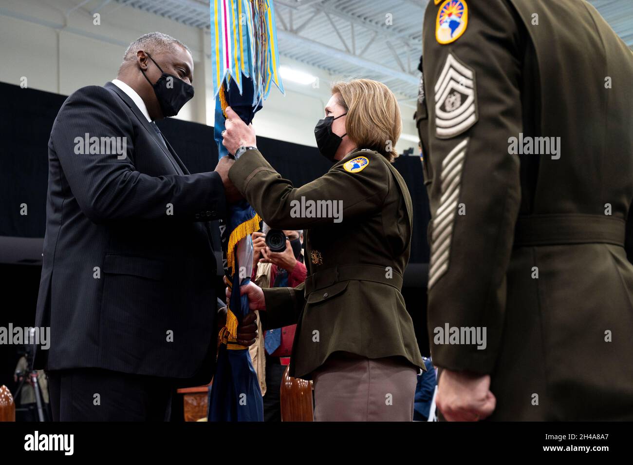 Gen laura richardson hi-res stock photography and images - Alamy