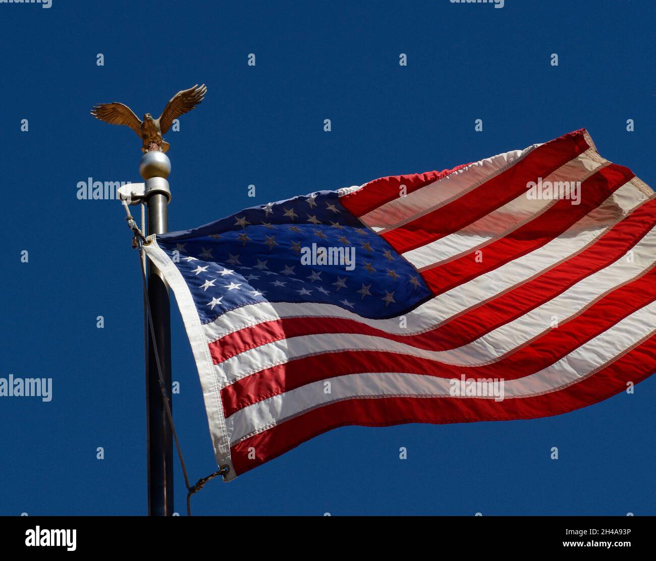 Windy flag hi-res stock photography and images - Alamy