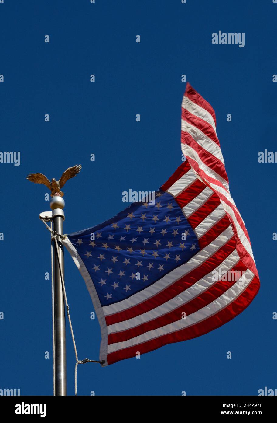 Windy flag hi-res stock photography and images - Alamy