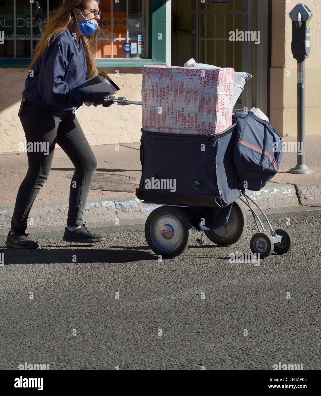 U s postal service worker hi-res stock photography and images - Alamy