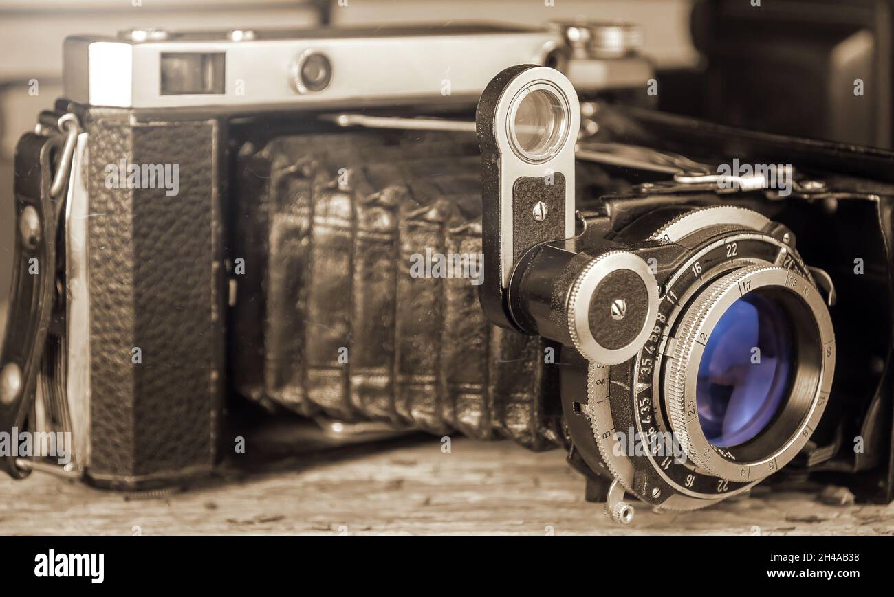 Antique camera wood hi-res stock photography and images - Alamy