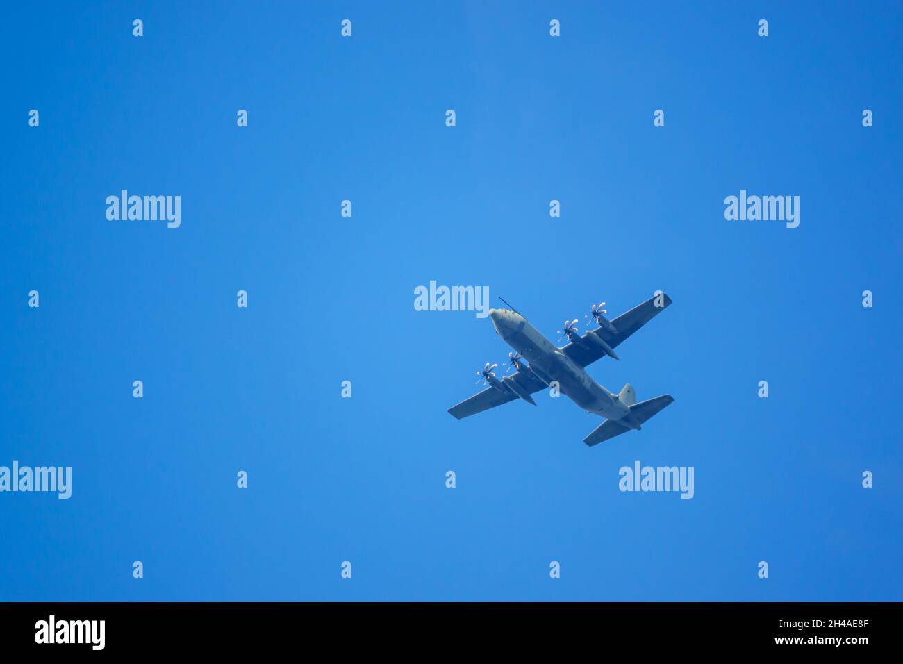 Lockheed Martin C-130J Super Hercules UK Royal Air Force air refueling ...