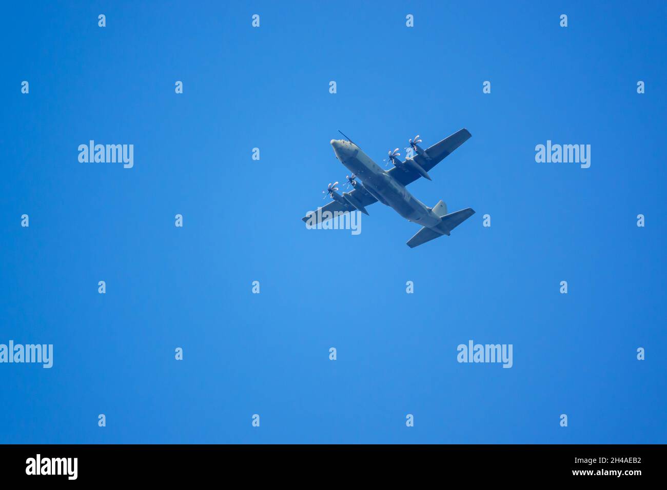 Lockheed Martin C-130J Super Hercules UK Royal Air Force air refueling ...