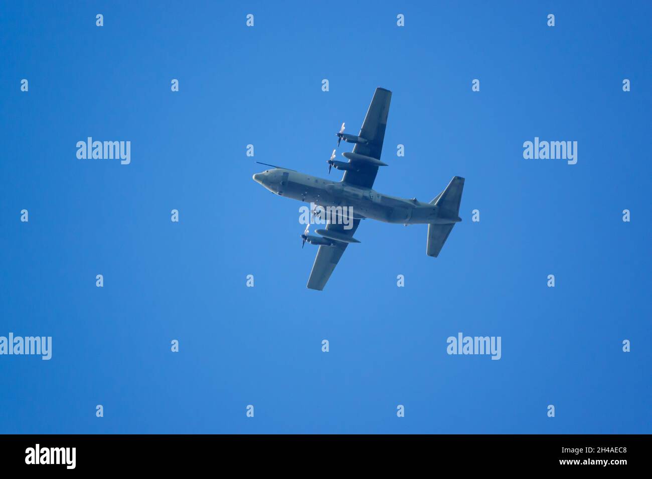 Lockheed Martin C-130J Super Hercules UK Royal Air Force air refueling ...