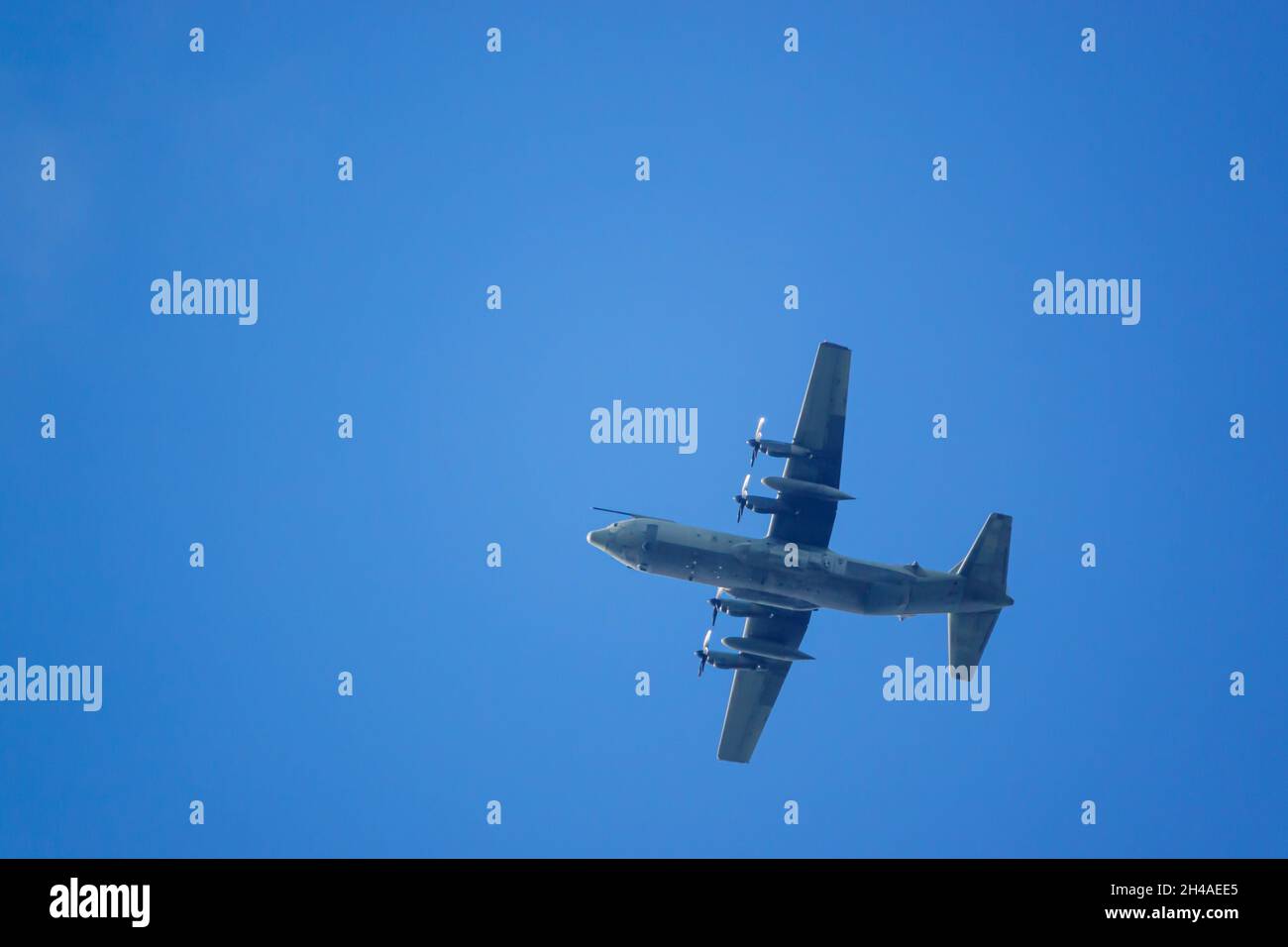 Lockheed Martin C-130J Super Hercules UK Royal Air Force air refueling ...