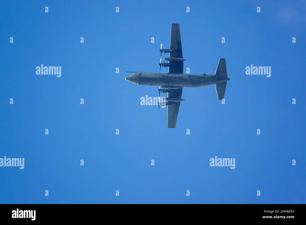 Lockheed Martin C-130J Super Hercules UK Royal Air Force air refueling ...