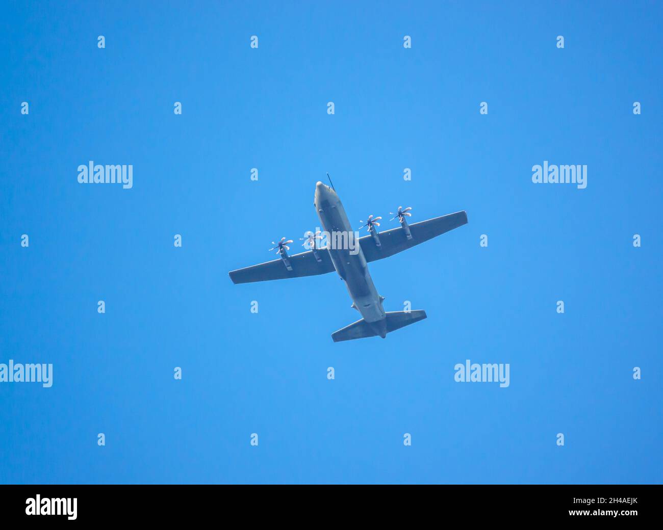 Lockheed Martin C-130J Super Hercules UK Royal Air Force air refueling ...